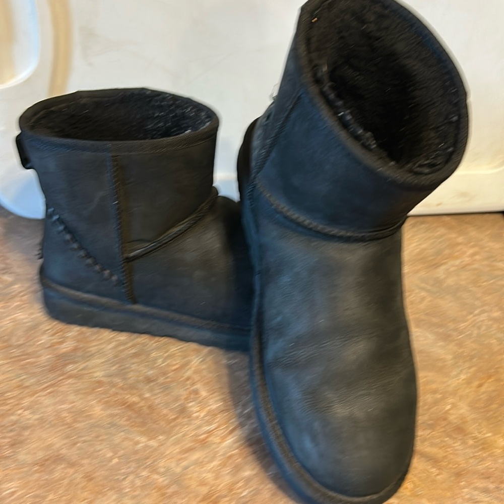 Ugg Australia Classic Mini Stitch Black Deco Boots. S… - Gem
